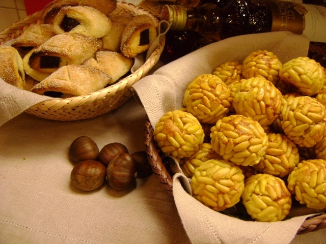 Panellets, Castanyada Rock, Festa de la ratafia, mercat... Tot Sants ...