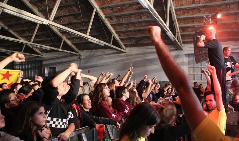 Ple total en la 9a edició del Castanyada Rock